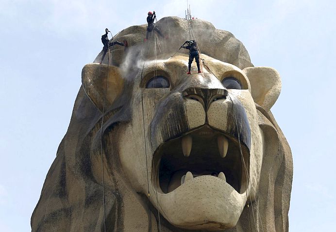 GALERIE FOTO - O sculptura URIASA din Romania se afla in top 15 cele ...